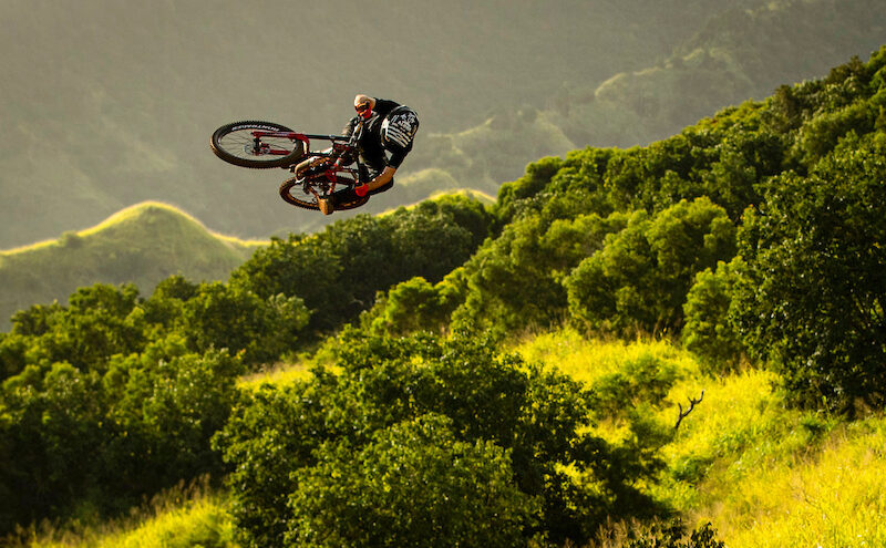 Sôs Coch Sinema: RETURN TO EARTH - MOMA Machynlleth